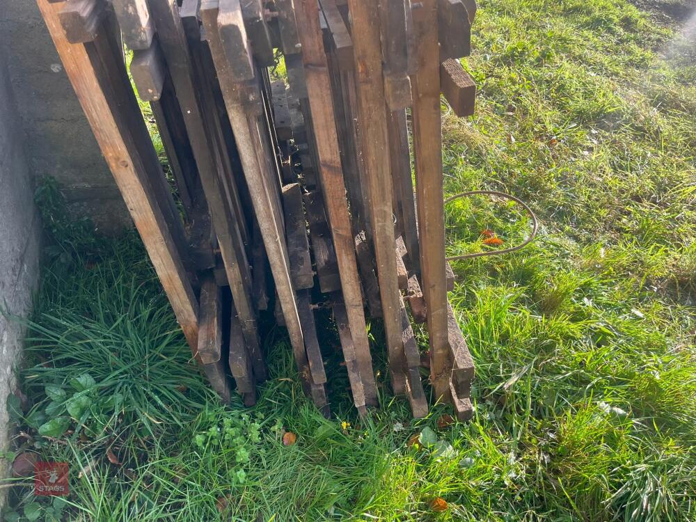 6 X 5' WOODEN PEN/CALF FRONTS