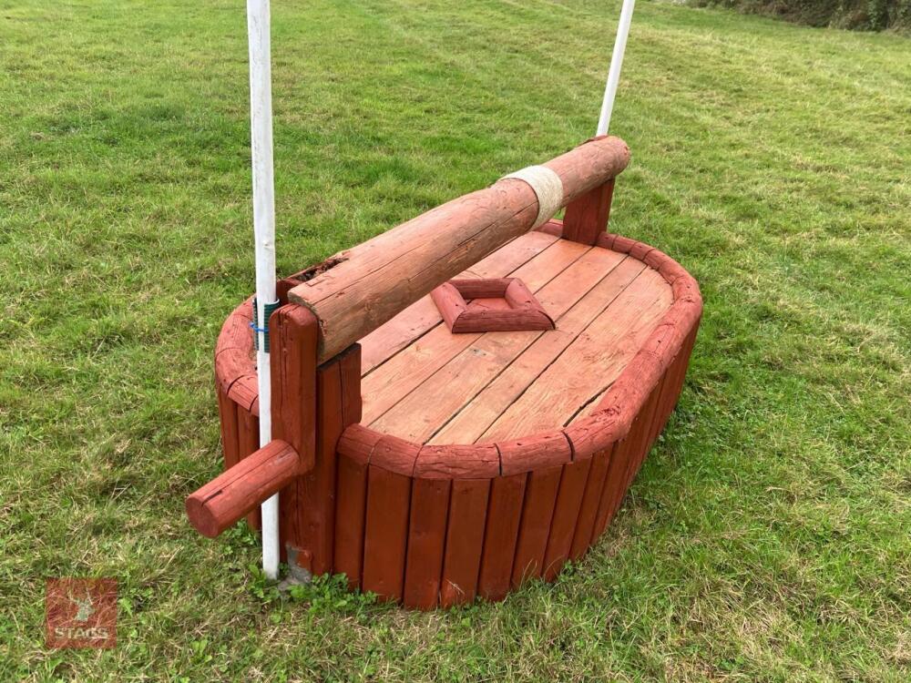 90CM HIGH XC 'WISHING WELL' FENCE